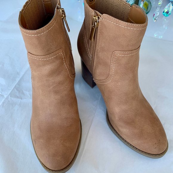Bandolino | Shoes | Like New Cognac Brown Bandolino Booties With Gold ...